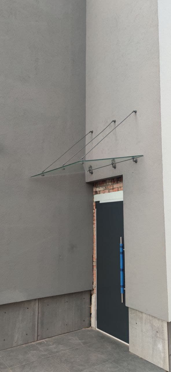 Cable-stayed glass canopy